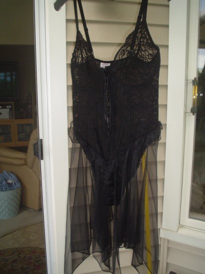PLUS SIZE LACE-UP BUSTIER NEGLIGEE - Size 1X - BLACK AND SO SEXY!