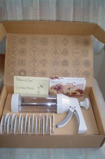 PAMPERED CHEF COOKIE/PASTRY PRESS - #1525 complete with ORIGINAL BOX!
