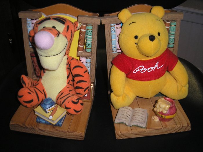 WINNIE THE POOH & TIGGER THE TIGER BOOKEND BUDDIES - DISNEY - ADORABLE!