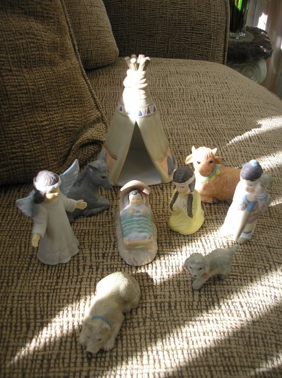 NATIVE AMERICAN INDIAN THEME 9 PIECE PORCELAIN NATIVITY SET - UNIQUE!