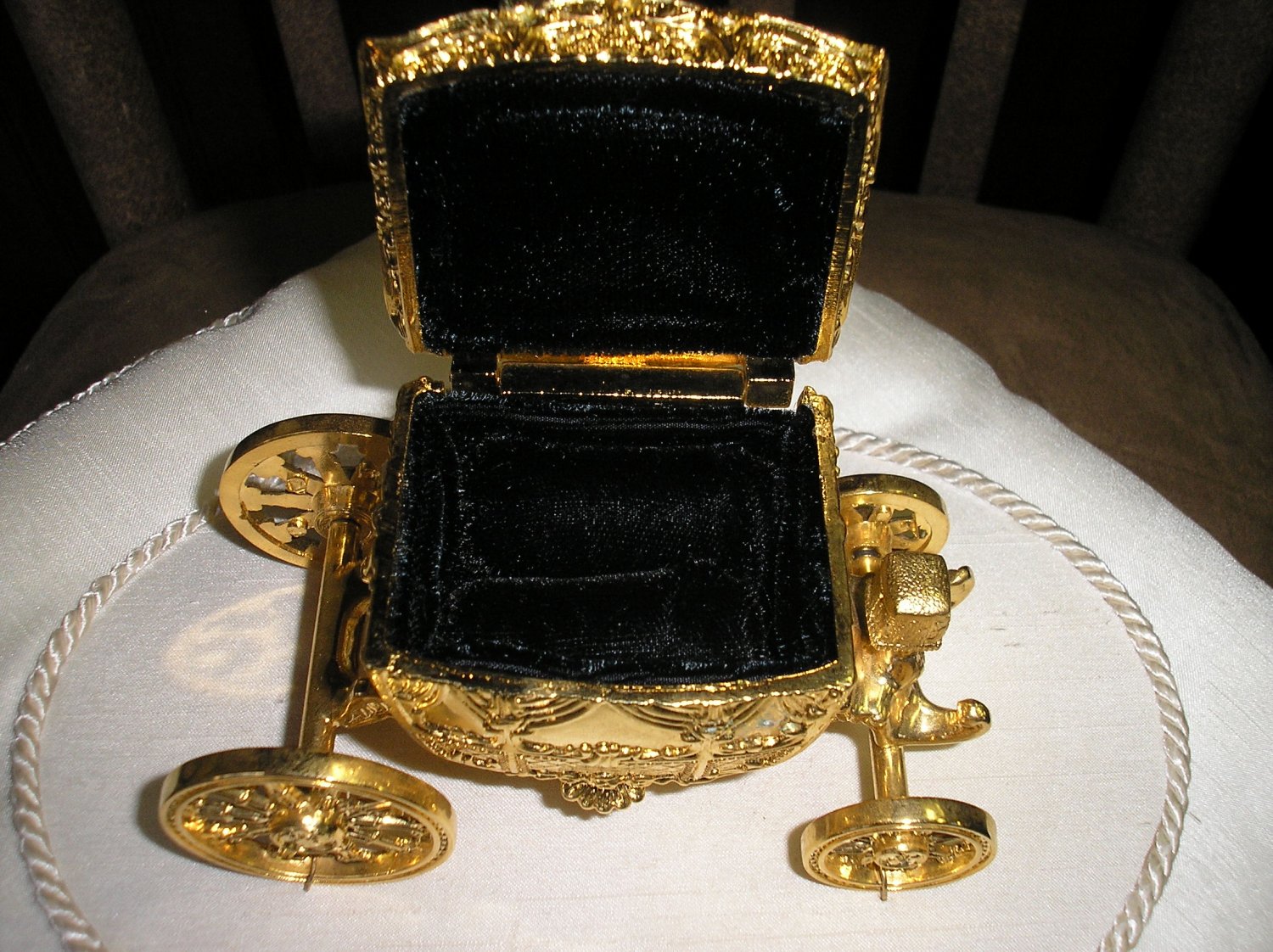 CINDERELLA CARRIAGE PUMPKIN COACH WEDDING RING BOX ON TASSELED RING ...