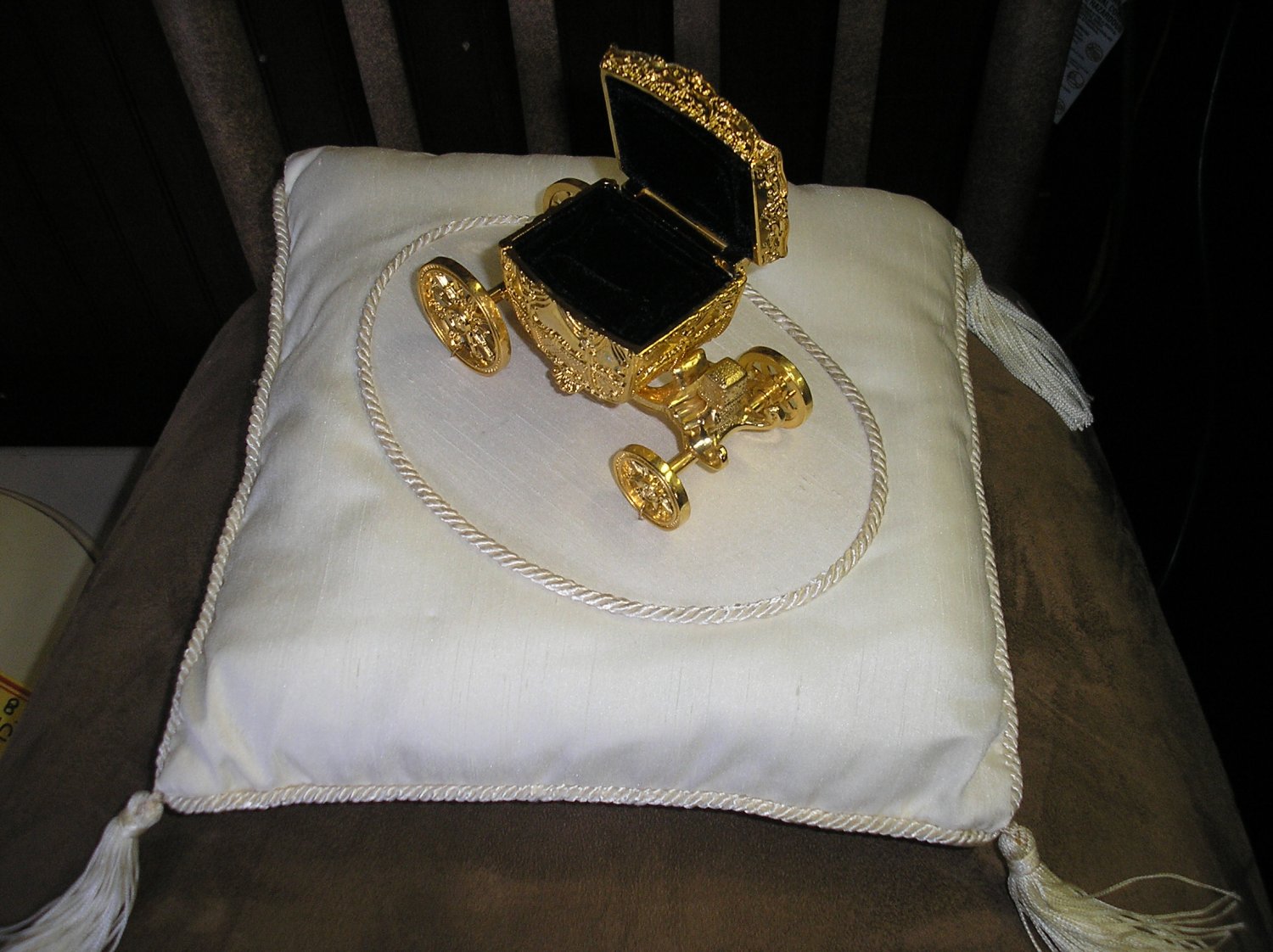 CINDERELLA CARRIAGE PUMPKIN COACH WEDDING RING BOX ON TASSELED RING ...