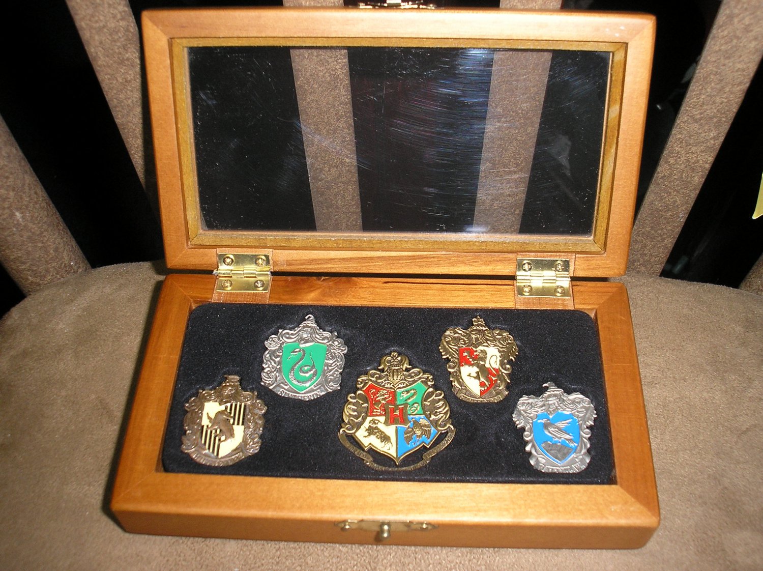 HARRY POTTER "HOGWARTS" CLASS PIN SET by Noble Collection - 5 PINS in ...