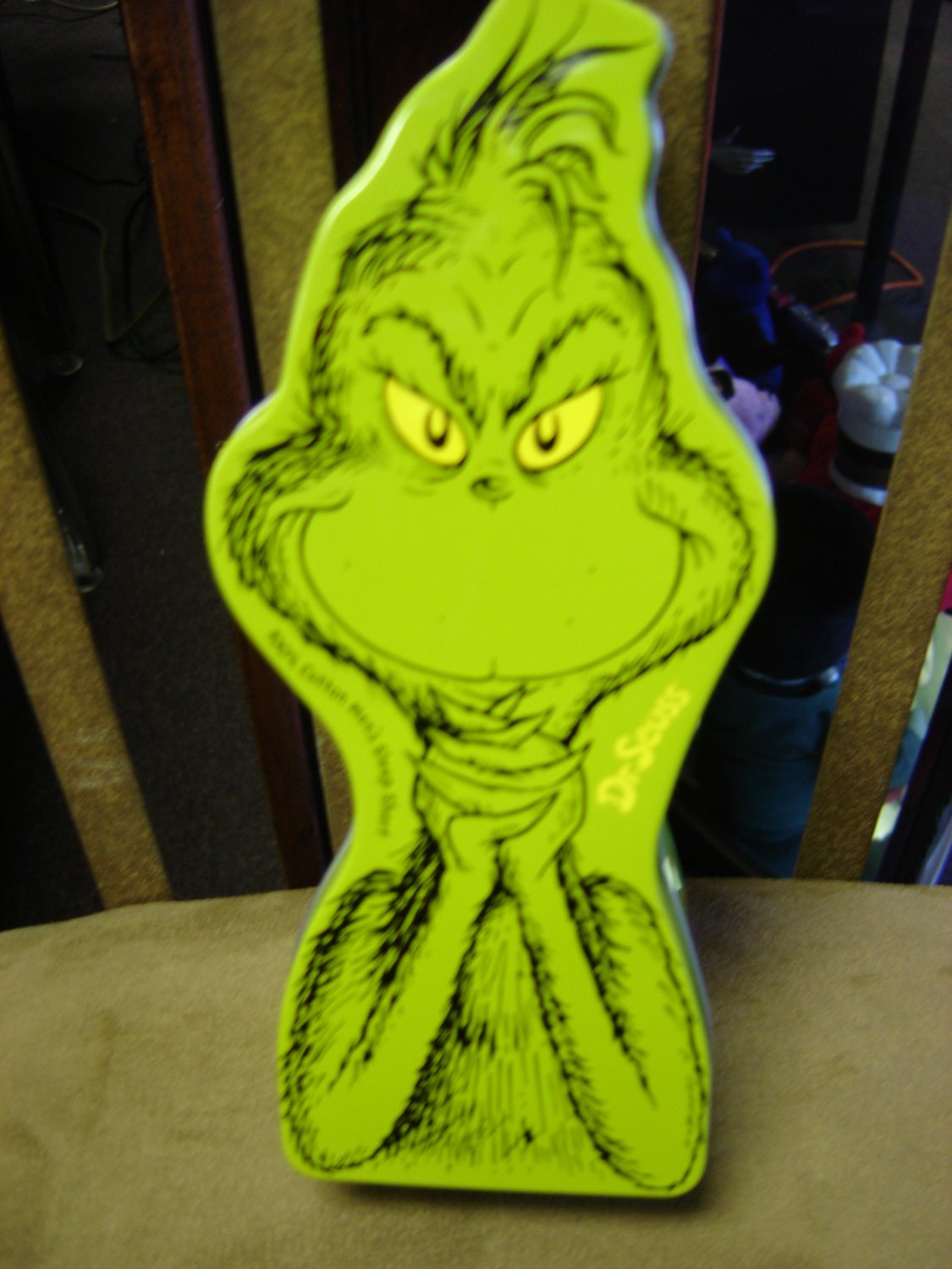 DR. SEUSS THE GRINCH COLLECTIBLE TIN - CUTE!