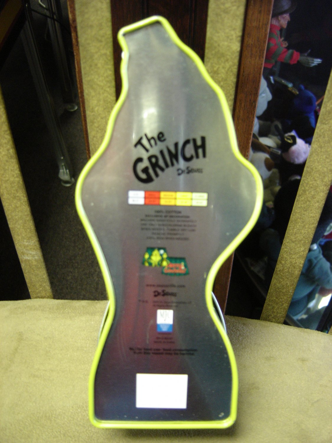DR. SEUSS THE GRINCH COLLECTIBLE TIN - CUTE!