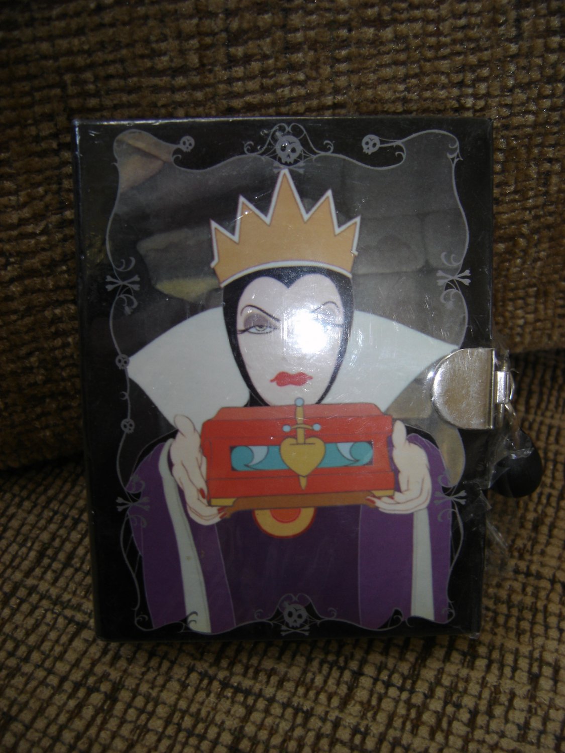 DISNEY'S SNOW WHITE "THE EVIL QUEEN" Locking Diary - BRAND NEW!