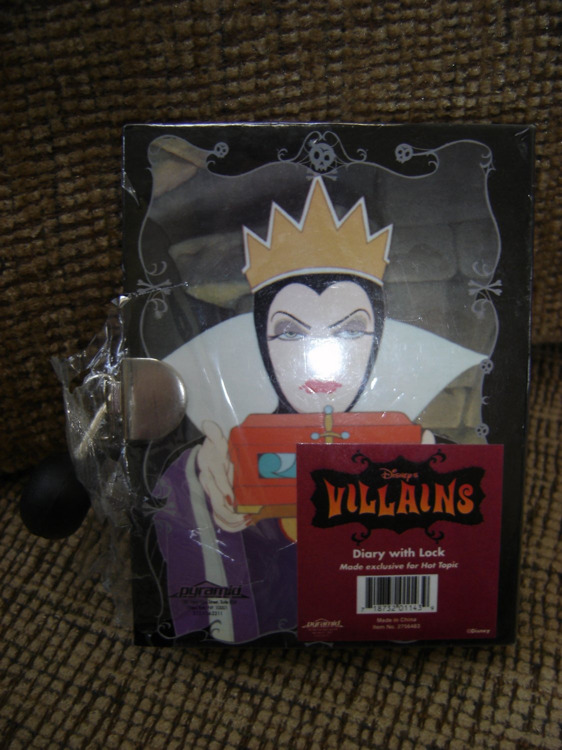 DISNEY'S SNOW WHITE "THE EVIL QUEEN" Locking Diary - BRAND NEW!