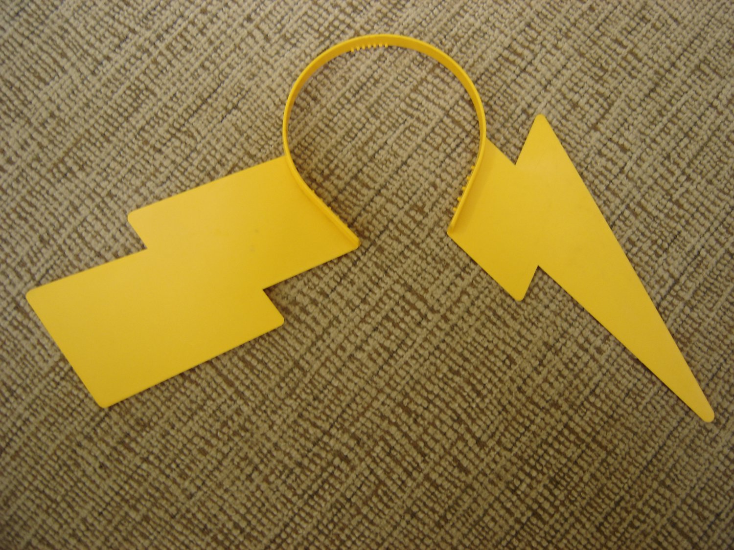 LIGHTNING BOLT THRU HEAD HEADBAND - GREAT FOR HALLOWEEN or ANYTIME YOU ...
