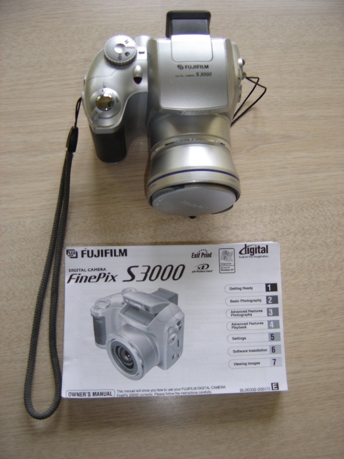 FUJI FINEPIX S3000 3.2MP DIGITAL CAMERA with 2GB xD-PICTURE CARD!