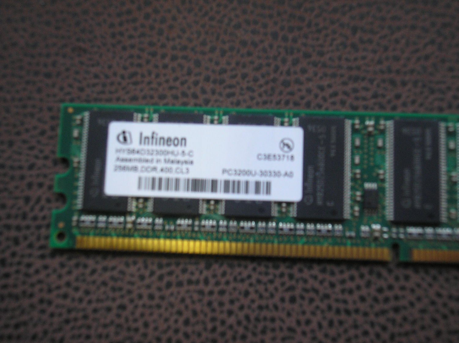 INFINEON 256MB DDR 400 CL3 HYS64D32300HU-5-C PC3200U-30330A0 RAM STICK!