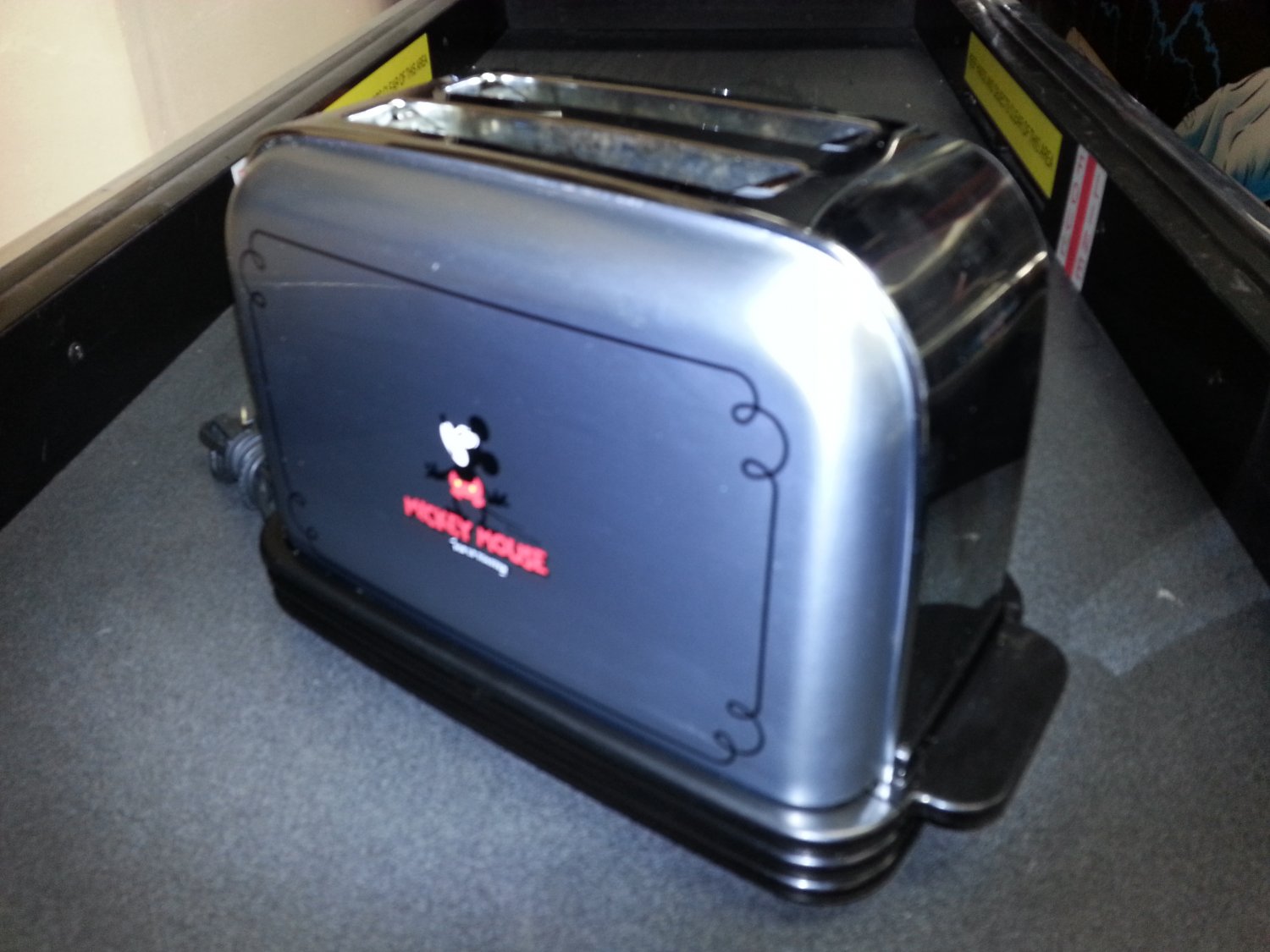 Sanyo Disney Mickey Mouse Musical Toaster SK-MT3 by Sanyo!