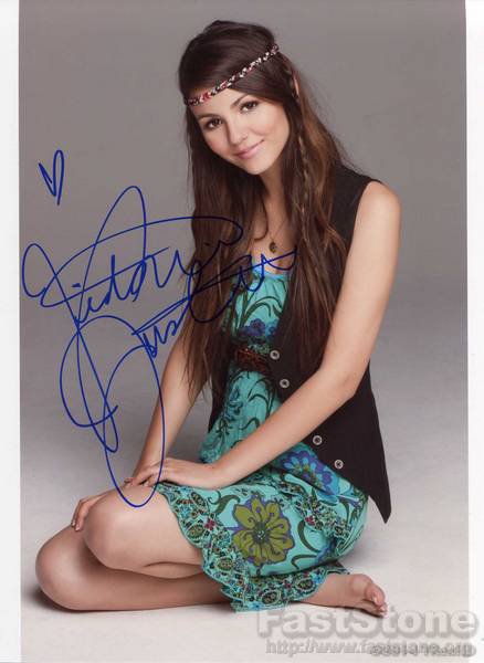 VICTORIA JUSTICE Autographed Signed 8x10 Photo Picture REPRINT