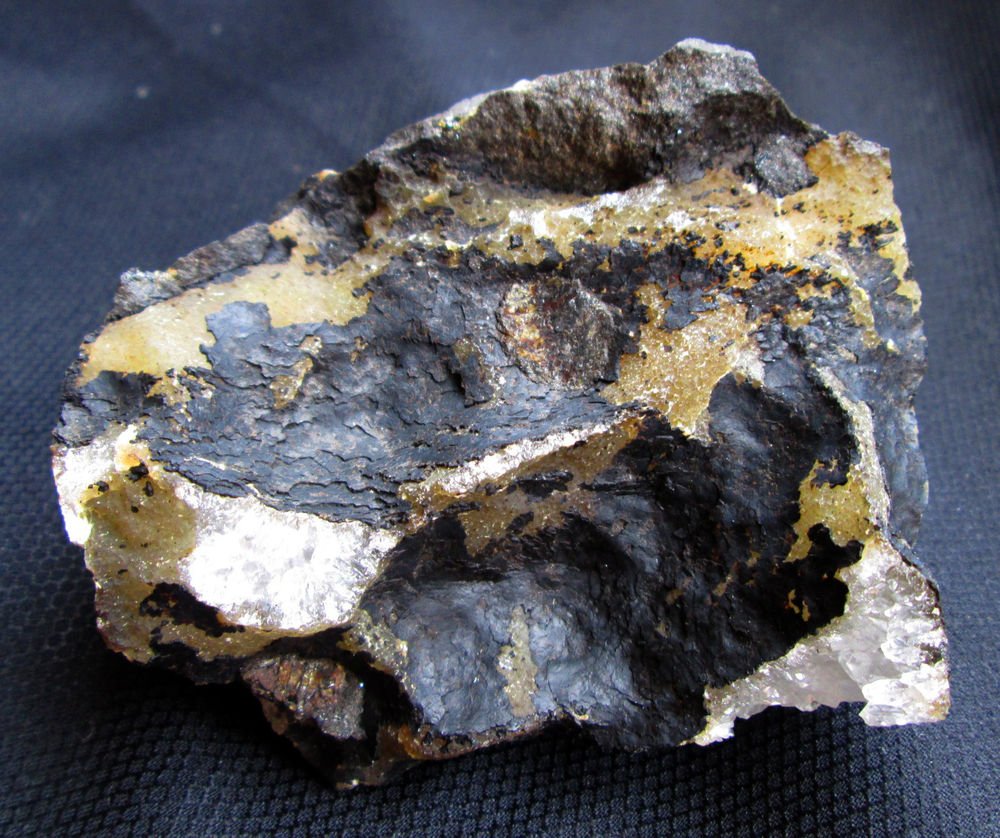 STUNNING RED FLUORITE, CALCITE AND MM QUARTZ MINERALS CLUSTER FORMATION ...