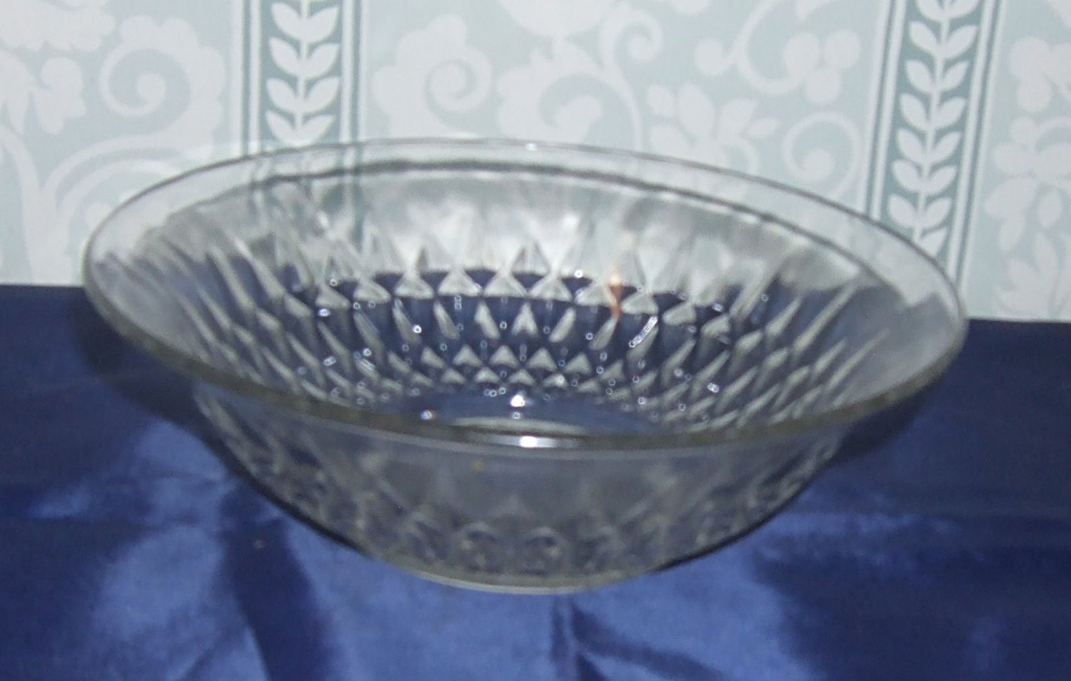 Diamond point pattern bowl, clear glass