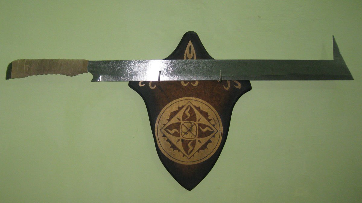 The Uruk-Hai Scimitar Sword - LOTR 31" With Wall Plaque
