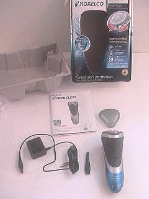 Philips Norelco AT810 Powertouch with Aquatec Electric Razor