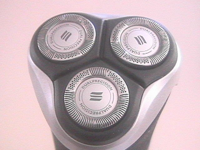 Philips Norelco AT810 Powertouch with Aquatec Electric Razor