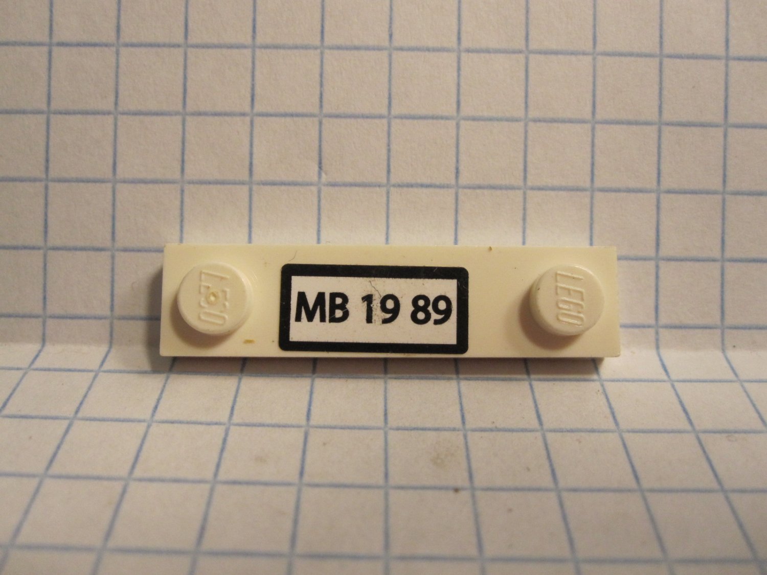 Lego part #92593pb023: 1x4 White Plate, Modified w/ 2 stud ends ...