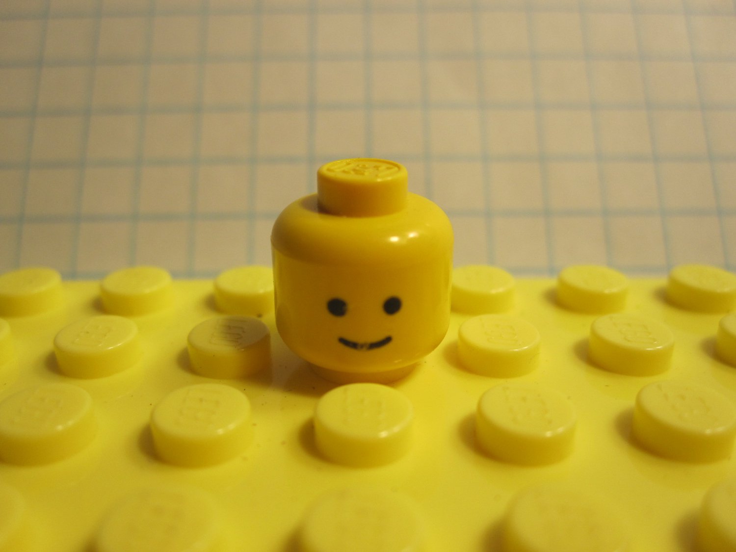 Lego Head #3626ap01: Yellow- Standard Grin, Solid Top Stud