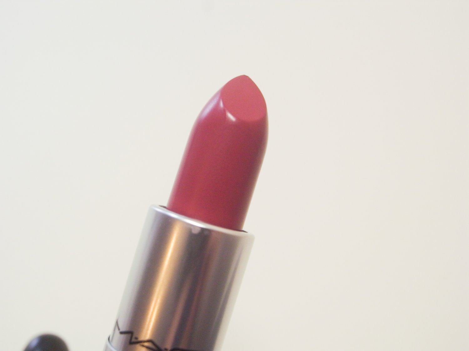 MAC Satin Lipstick Amorous (Lovestruck Cranberry)