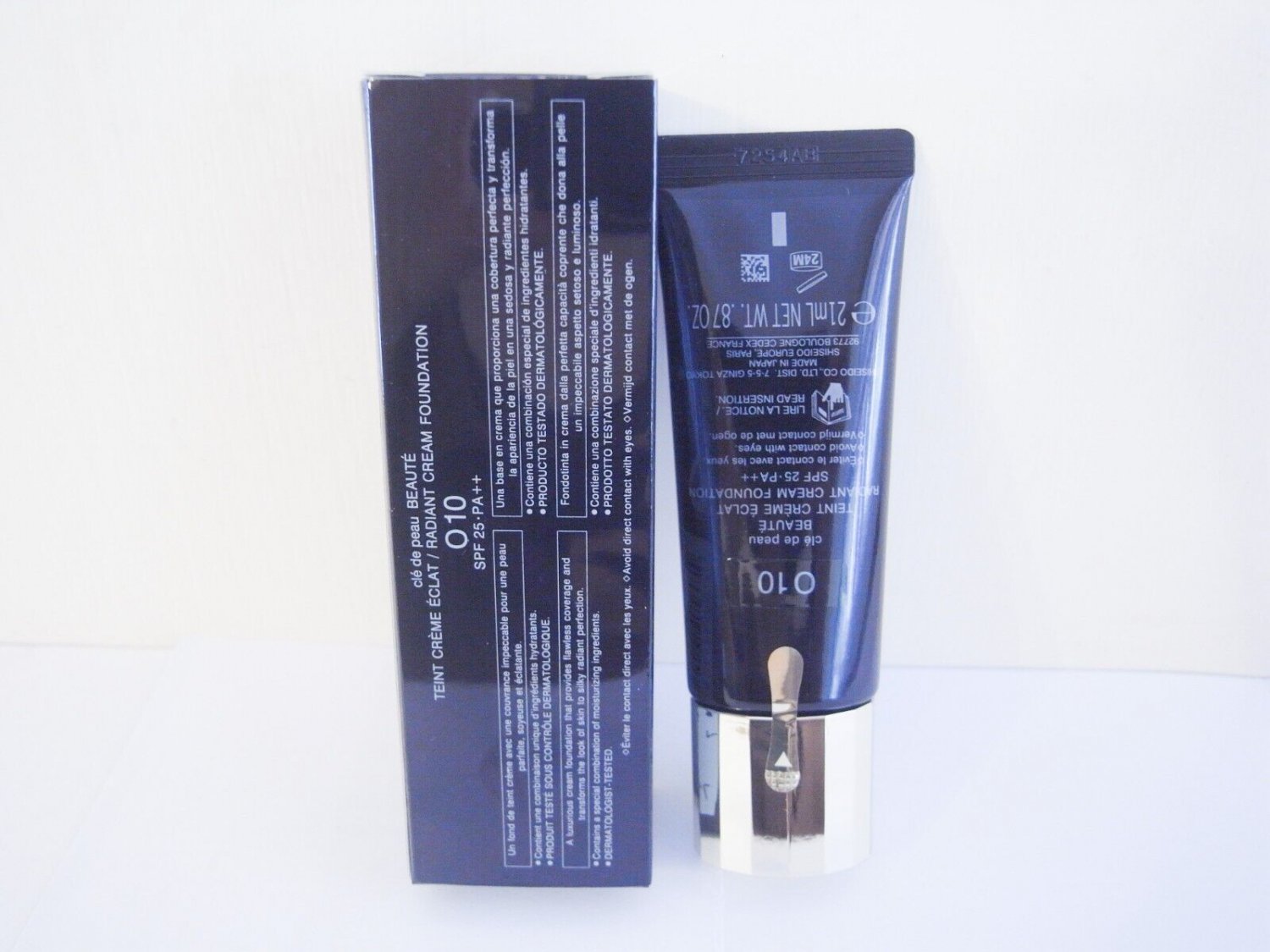 Cle de Peau Radiant Cream Foundation O10 manufactured 09/2017