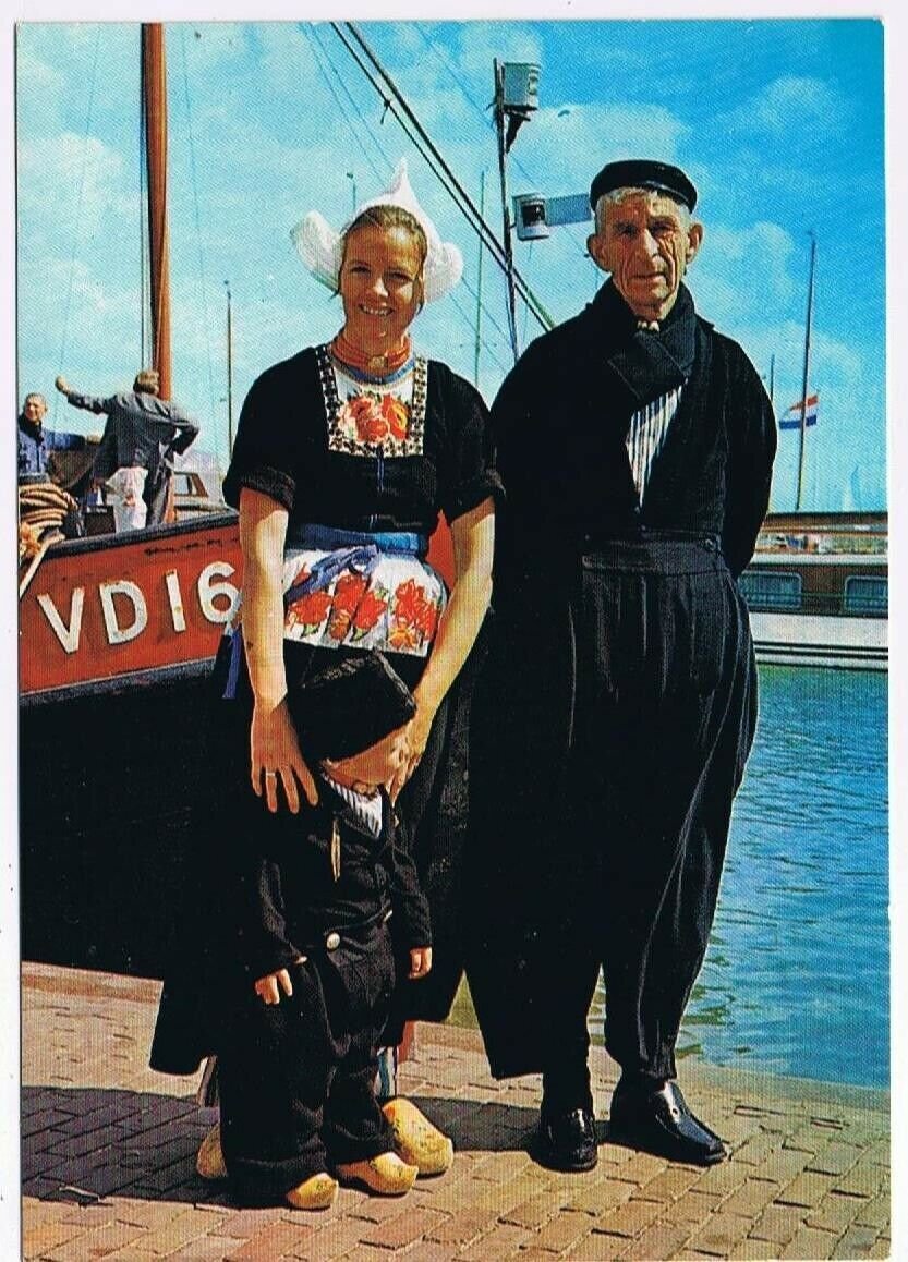 Holland Netherlands Postcard Volendamse Klederdracht Volendam Costumes