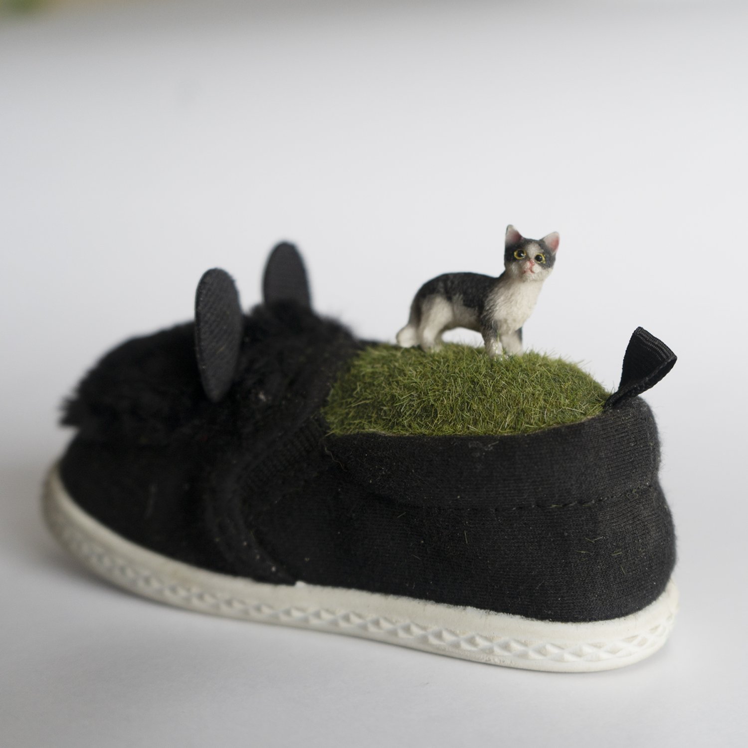 Diorama Child'sCat Shoe with Cat