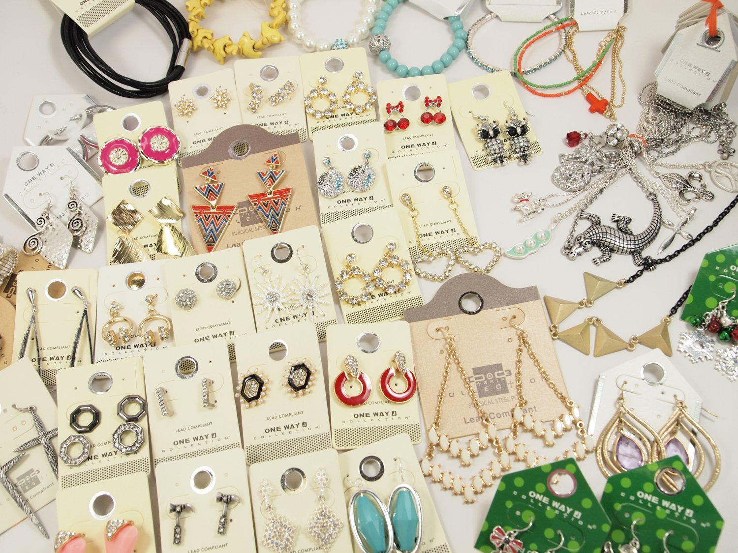 Closeout 100 Items Assorted Fashion Jewelry Wholesale Lot for Variety