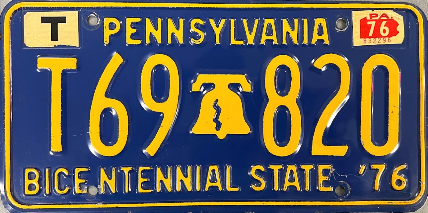 1976 Pennsylvania Bicentennial License Plate (T69 820)