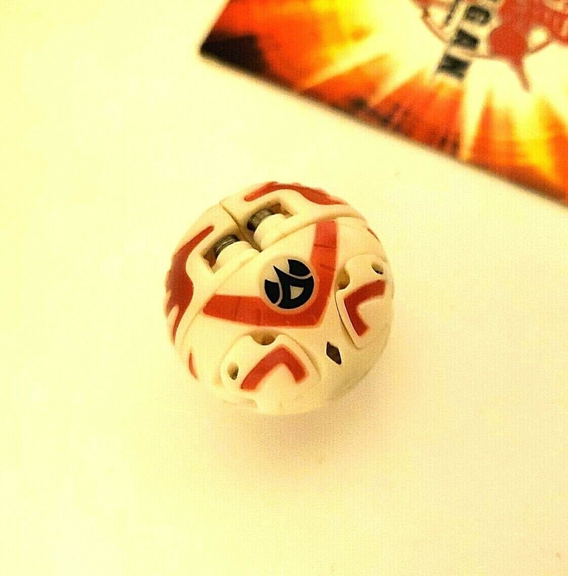 Bakugan Battle Brawler Monarus pyrus 440g White Pearl Very Rare!