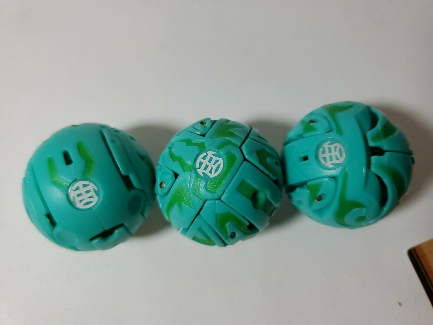 bakugan ventus b2 lot of 3 ravenoid 600g, brontes 500g, warius 510g