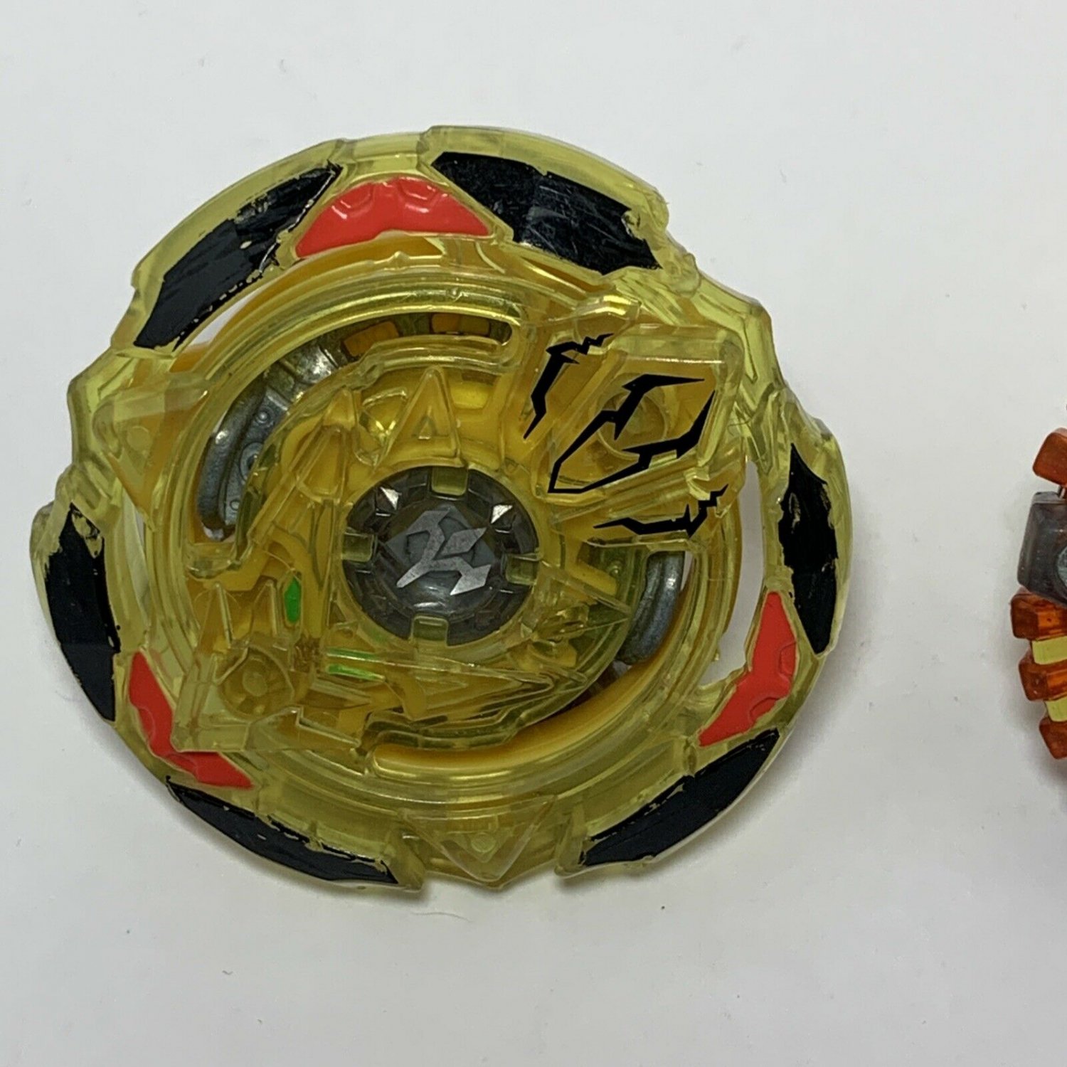 Beyblade Burst Turbo Slingshock Spiral Treptune T4 Lava-X Anubion A4 ...