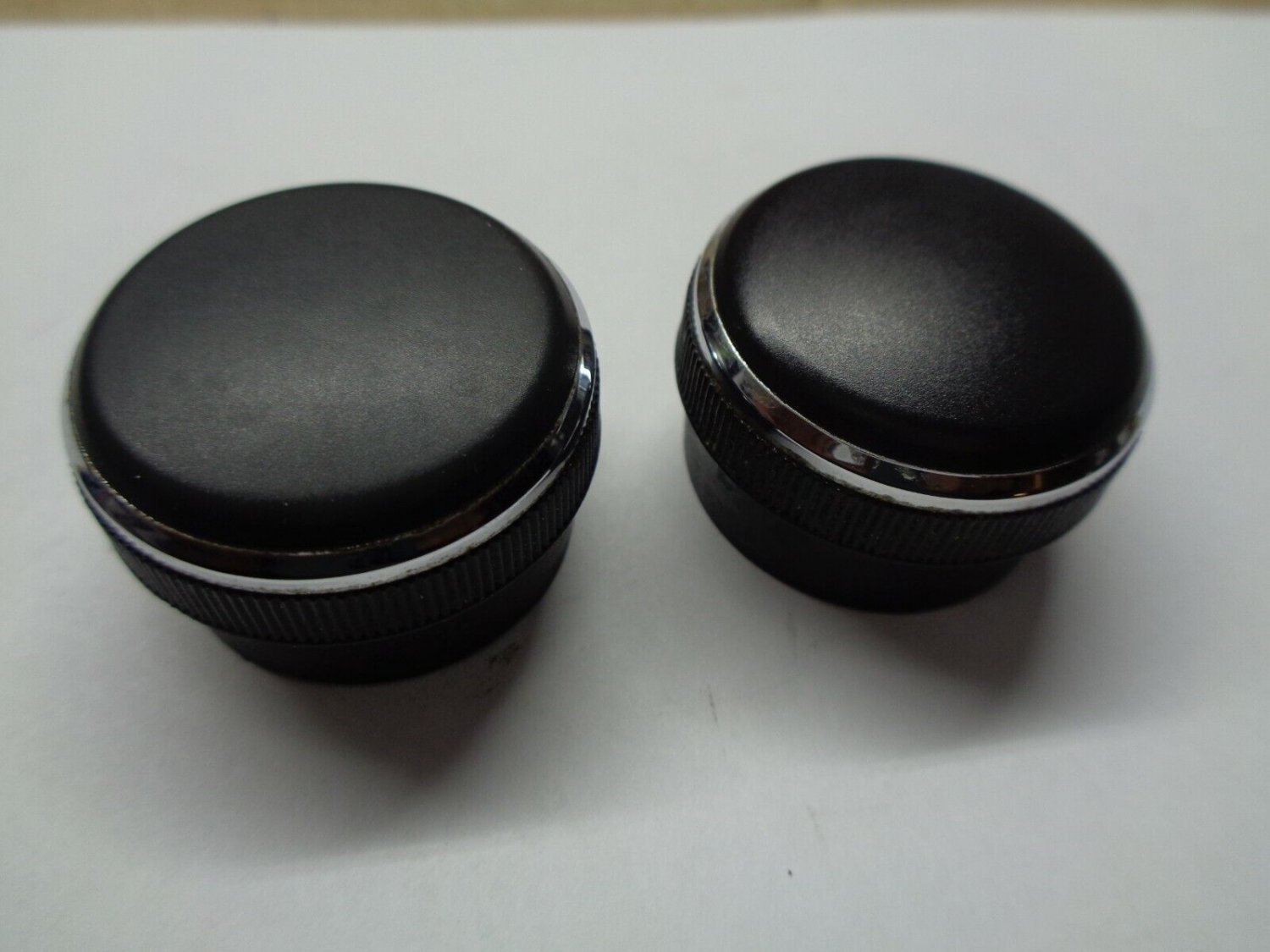 2008 JEEP COMPASS RADIO STEREO TUNER KNOB SET OEM FREE SHIPPING