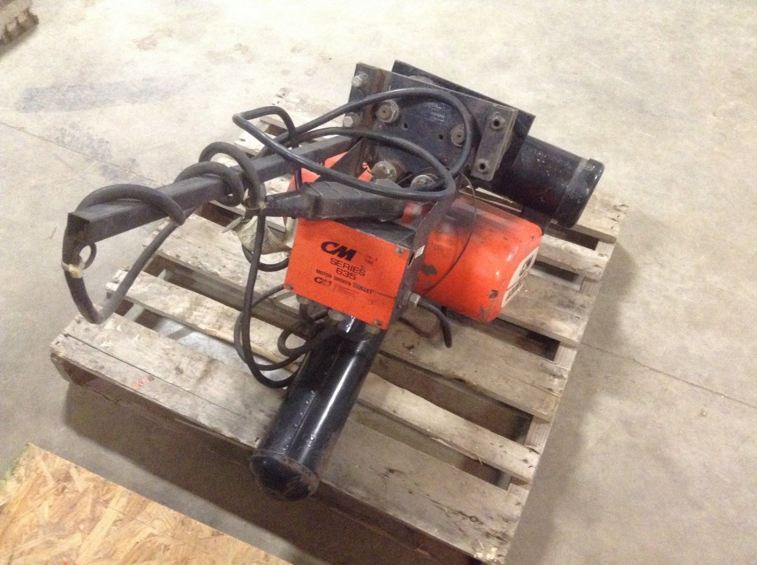 CM Series 635 Trolley & Hoist Assy 1/8-2 Ton Model L 1 Ton 16 FPM 3 ...