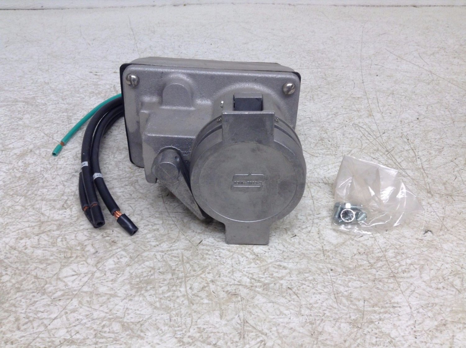 Cooper Crouse Hinds WBR6442 60 Amp 3 Wire 4 Pole Interlocked Receptacle New