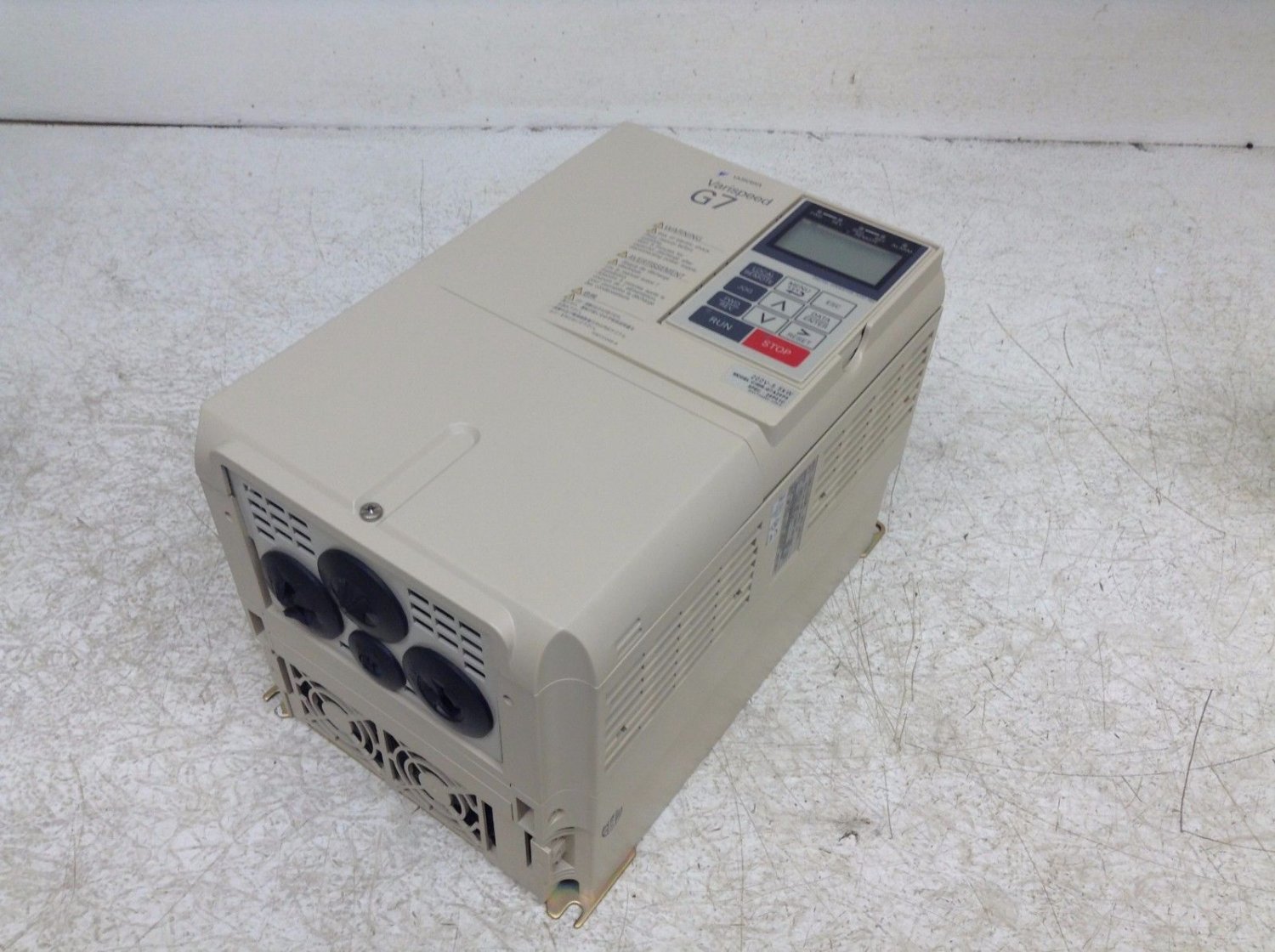 Yaskawa CIMR-G7A25P5 200-240 VAC In 27 Amp 10 kVA Drive CIMRG7A25P5 G7 Varispeed