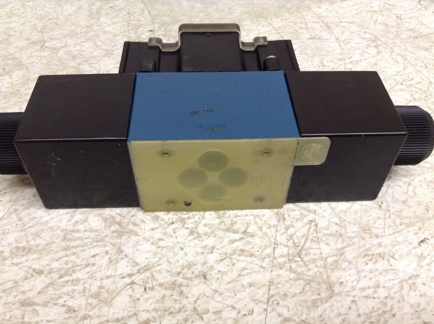 Rexroth MannesMann 4WE6J61/EW110N 9DA 4WE6J61/EW110N9DA 021464 L 3202 ...