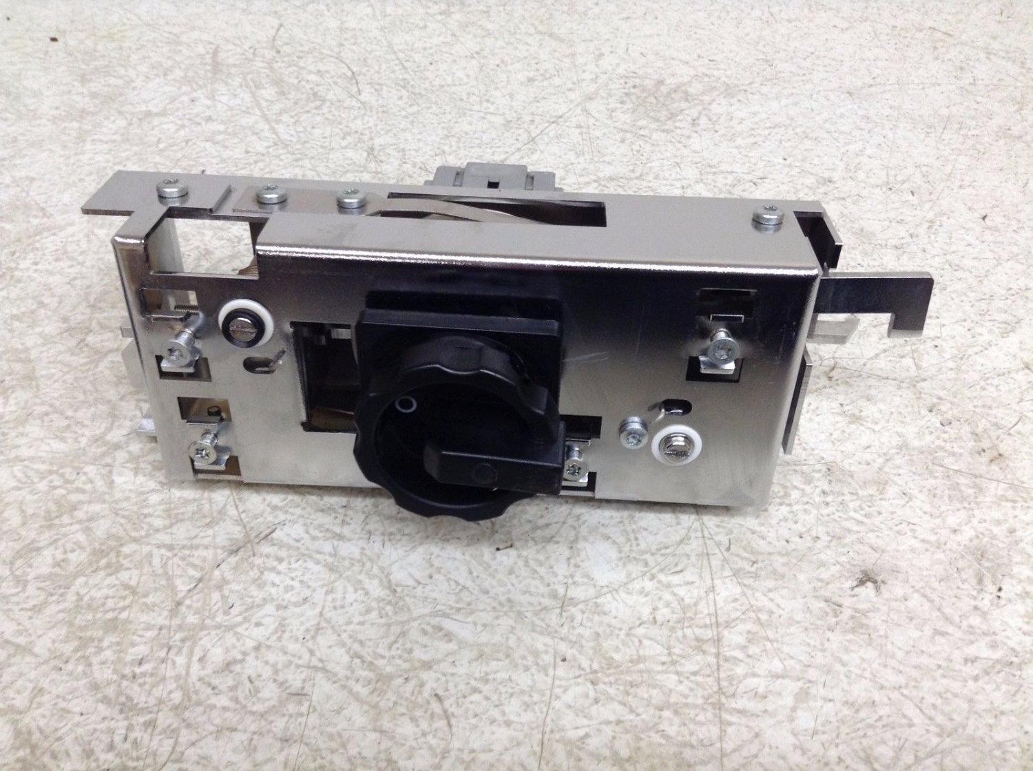 ABB 3HAC1432-1 Rotary Switch Door Interlock Sontheimer LT-FH7-001 (TSC)