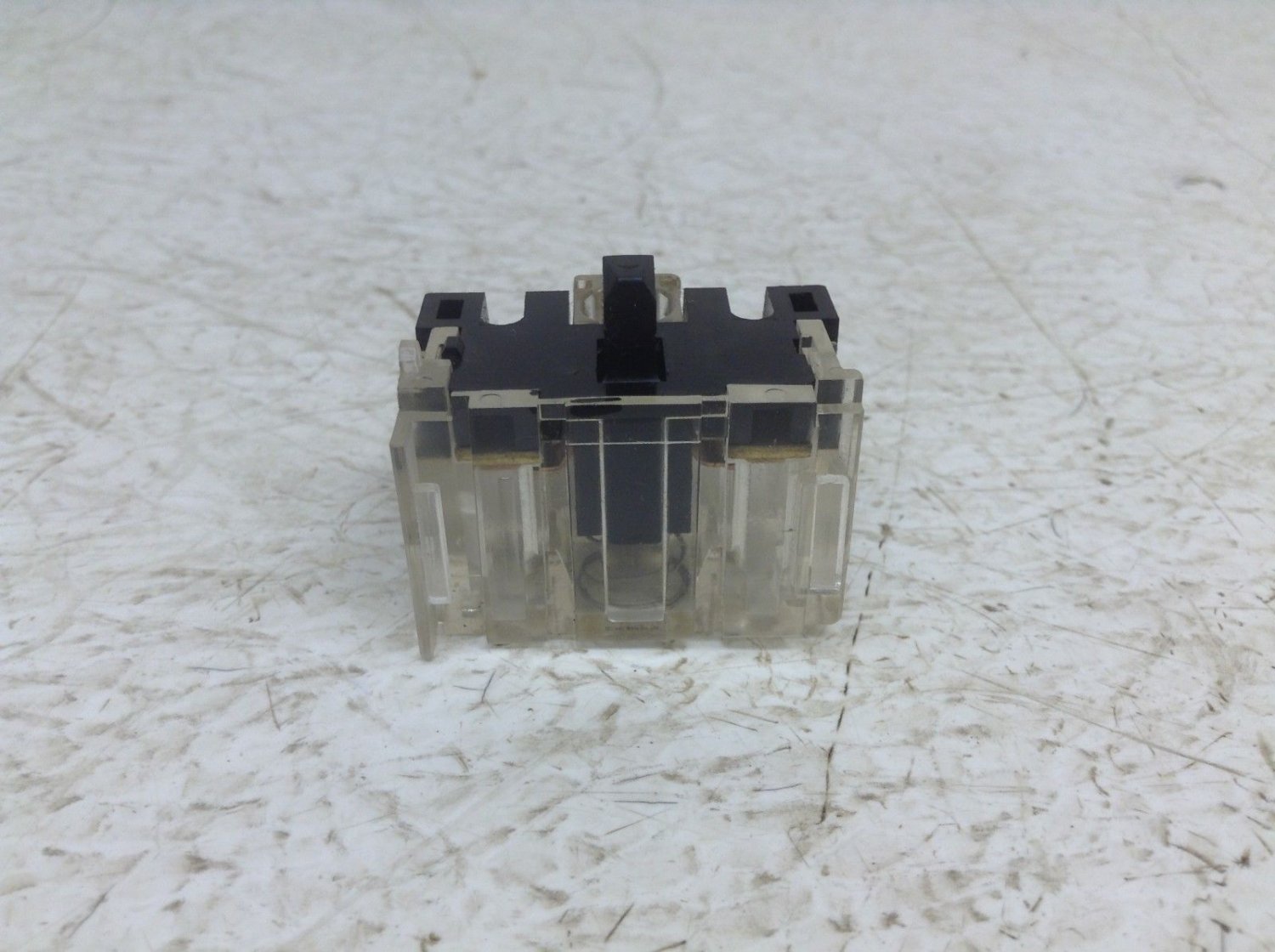 Cutler Hammer Eaton HT8B Contact Block A600 P600 Ser B1