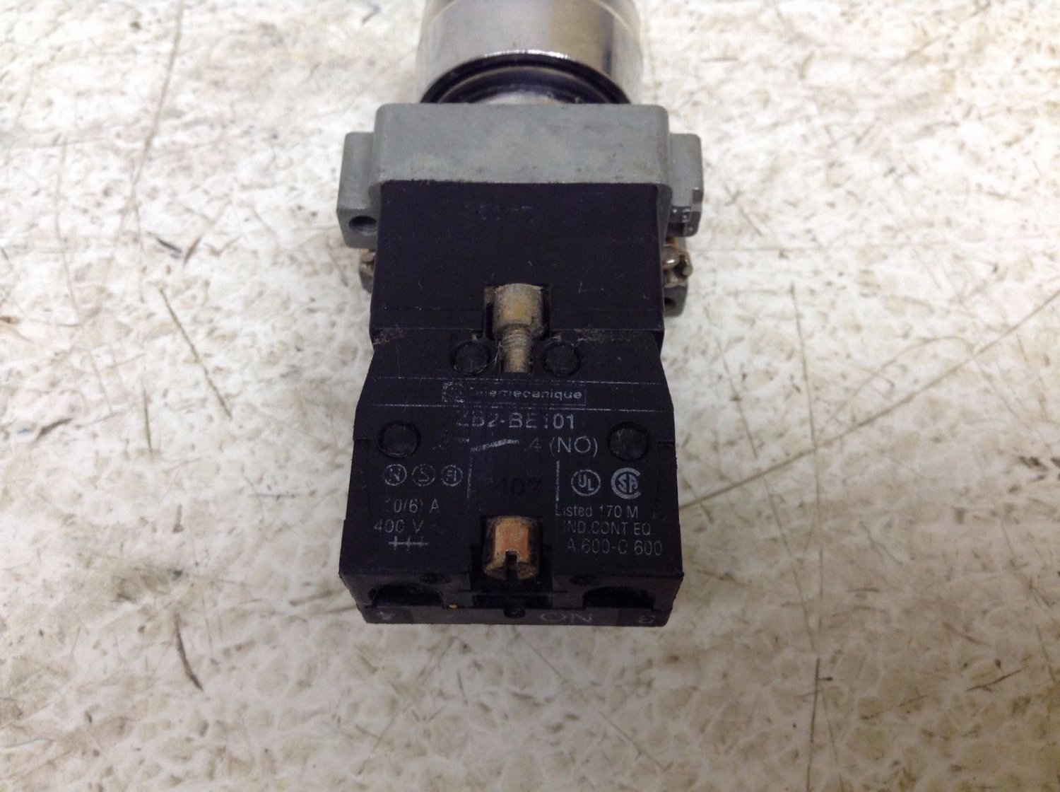 Telemecanique Z..-BW06 Blue Momentary Push Button ZB2-BE101