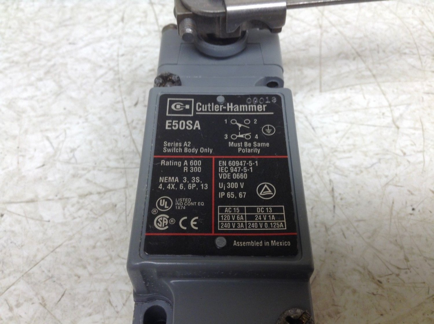 Cutler Hammer Eaton E50SA Limit Switch E50RA E50DR1