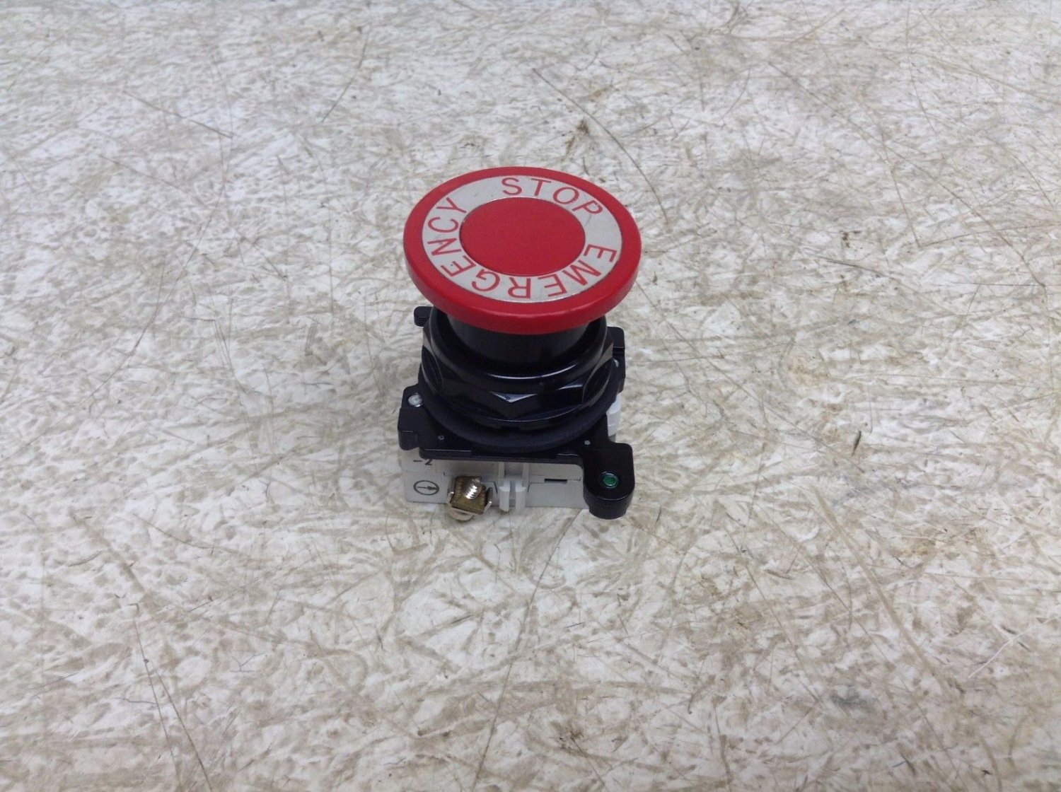 Cutler Hammer Eaton 10250T/91000T T3806 Emergency Stop Red Push Pull Button