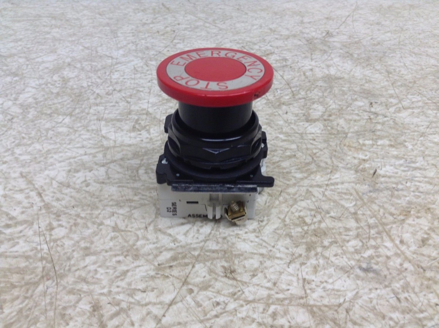 Cutler Hammer Eaton 10250T/91000T T3806 Emergency Stop Red Push Pull Button