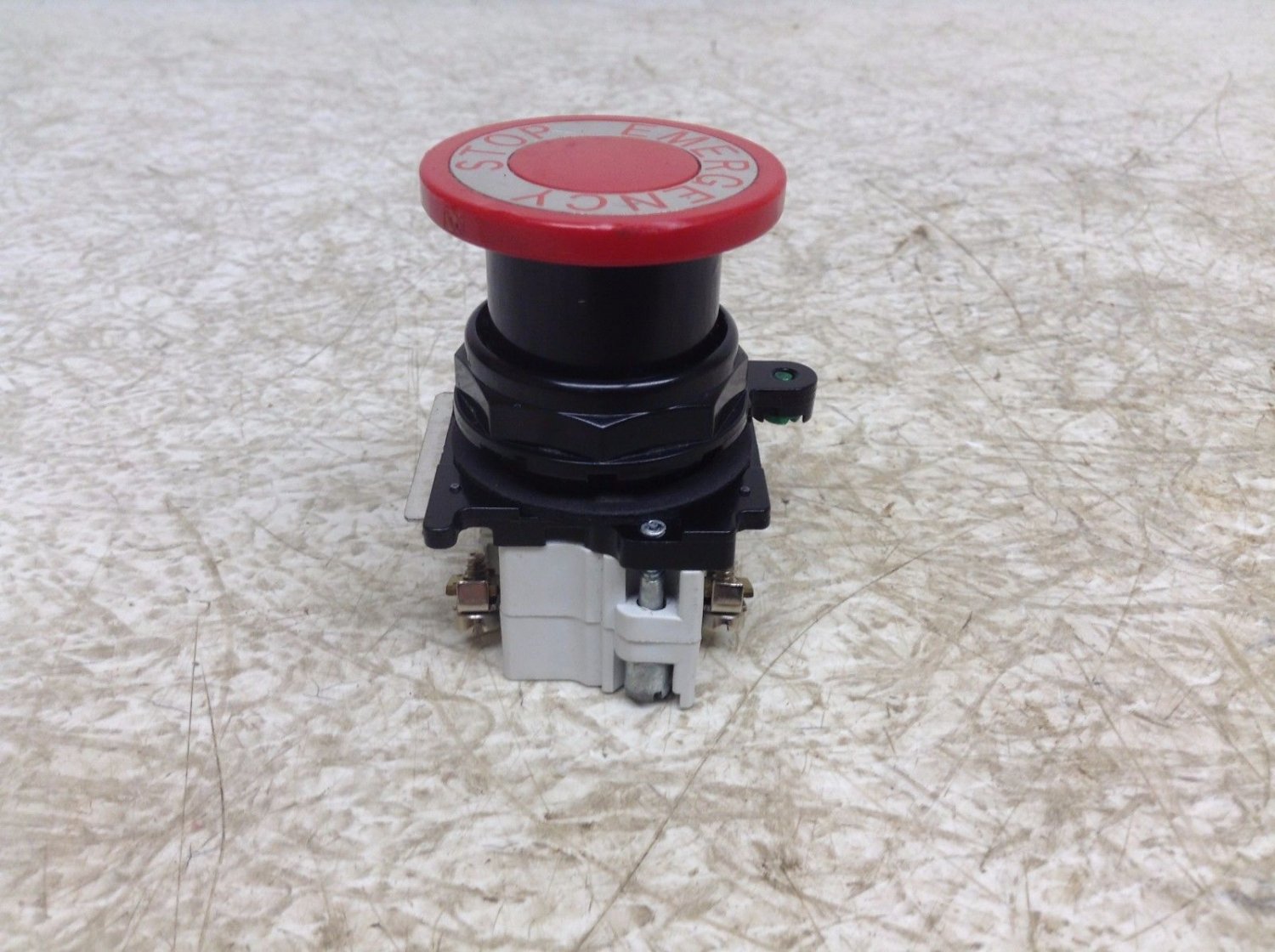 Cutler Hammer Eaton 10250T/91000T T3806 Emergency Stop Red Push Pull Button