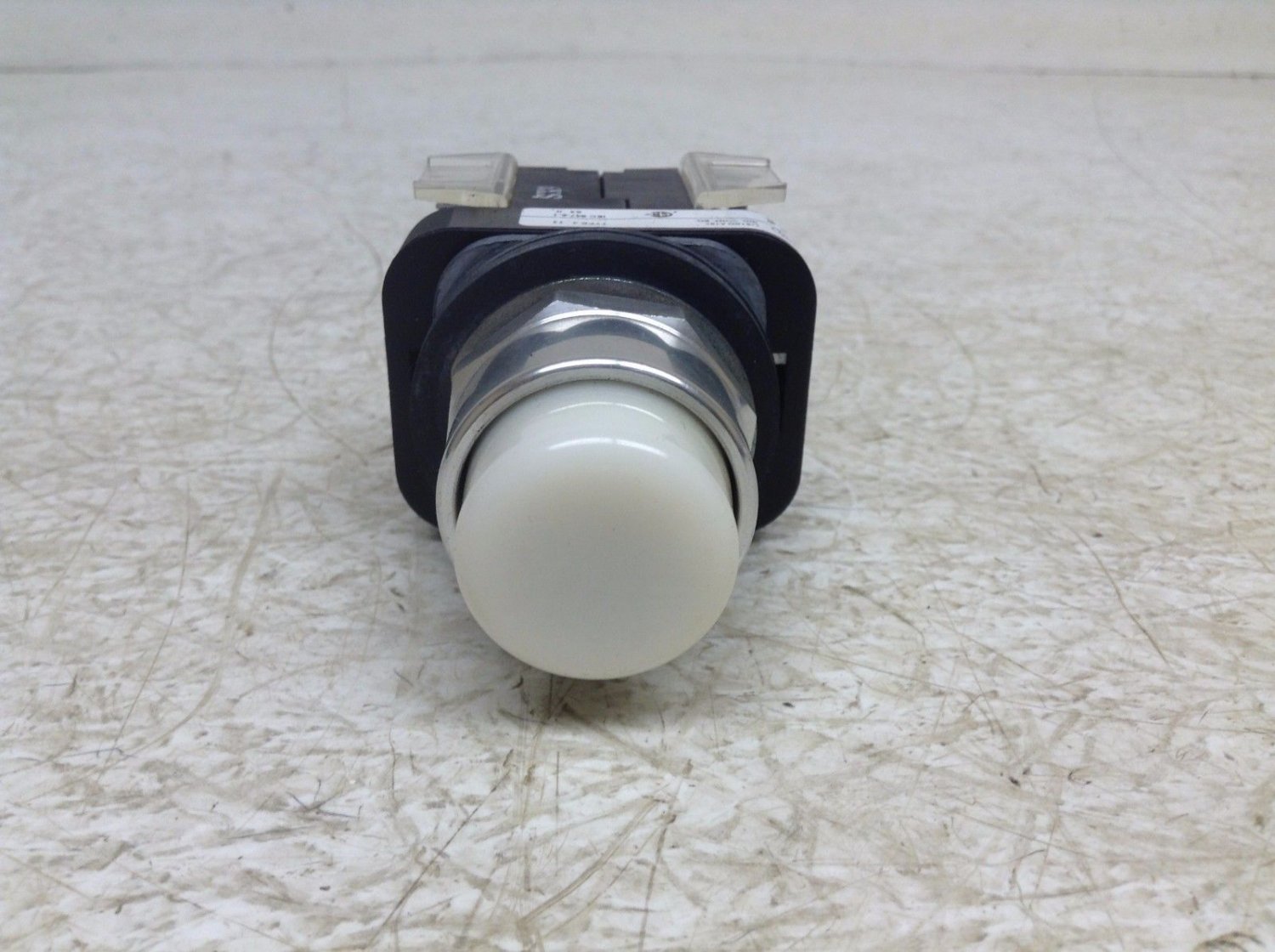 Allen Bradley 800T-QT24W White Illuminated Push Button 800TQT24W 800T