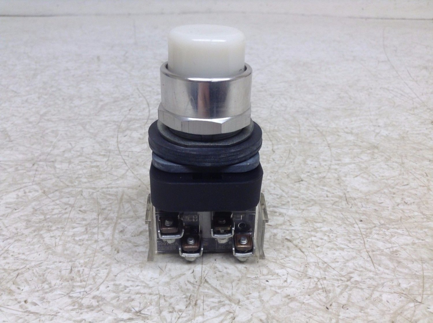 Allen Bradley 800T-QT24W White Illuminated Push Button 800TQT24W 800T