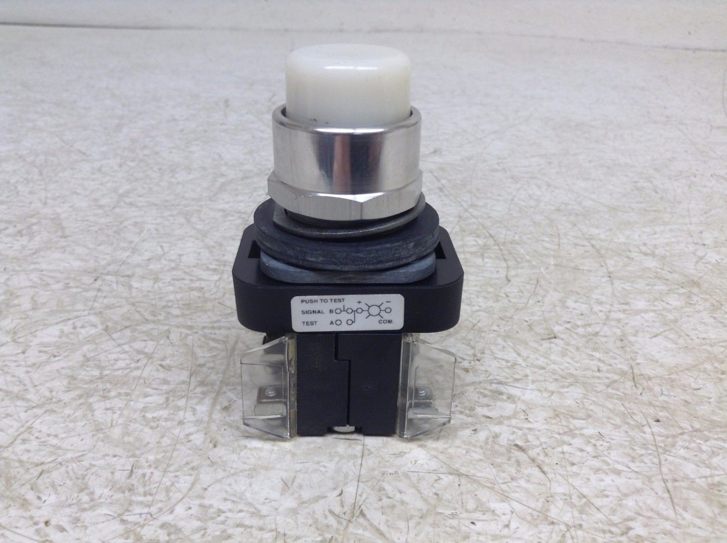 Allen Bradley 800T-QT24W White Illuminated Push Button 800TQT24W 800T