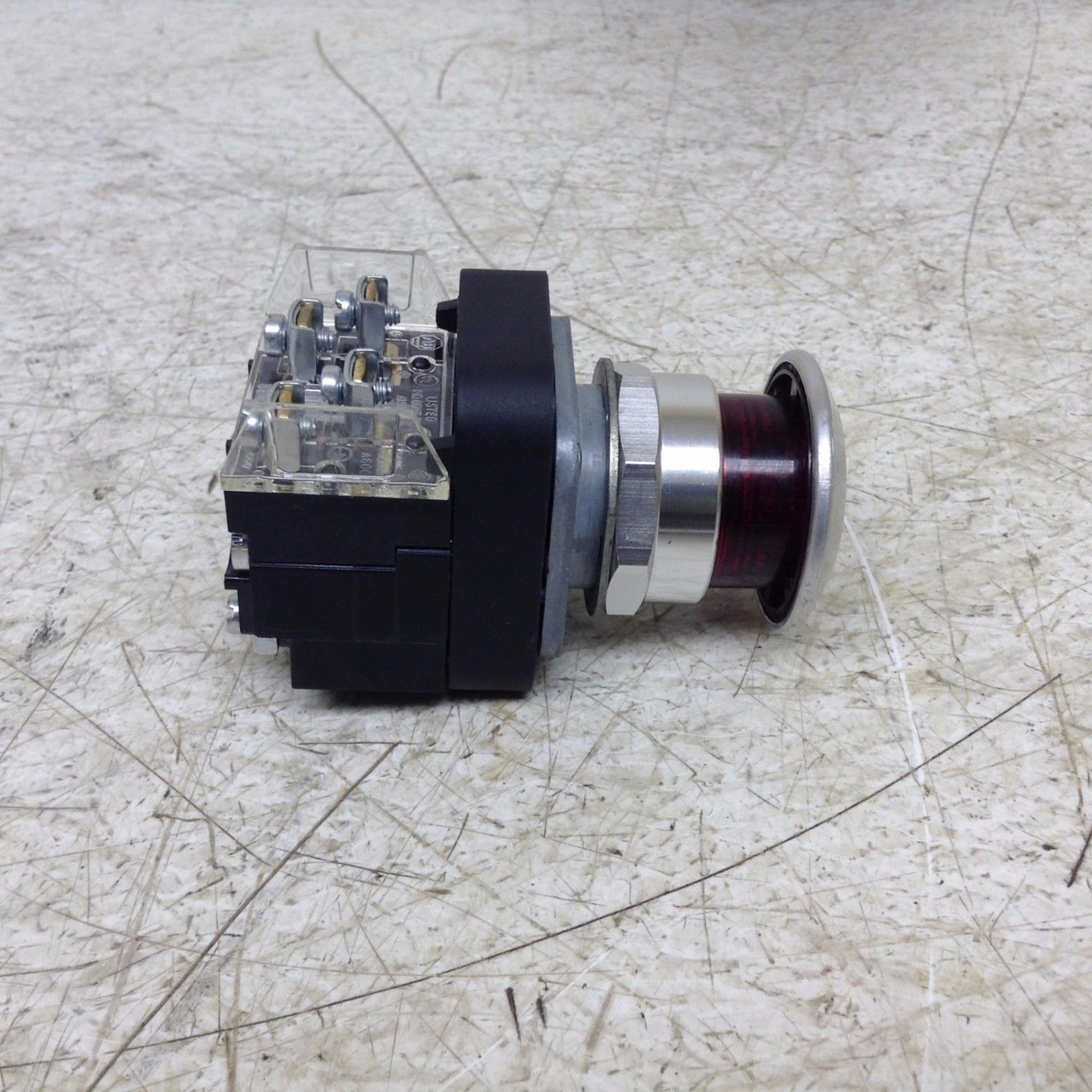 Allen Bradley 800T-FXP16RA1 Red Illuminated Push Pull Button 800TFXP16RA1 800T