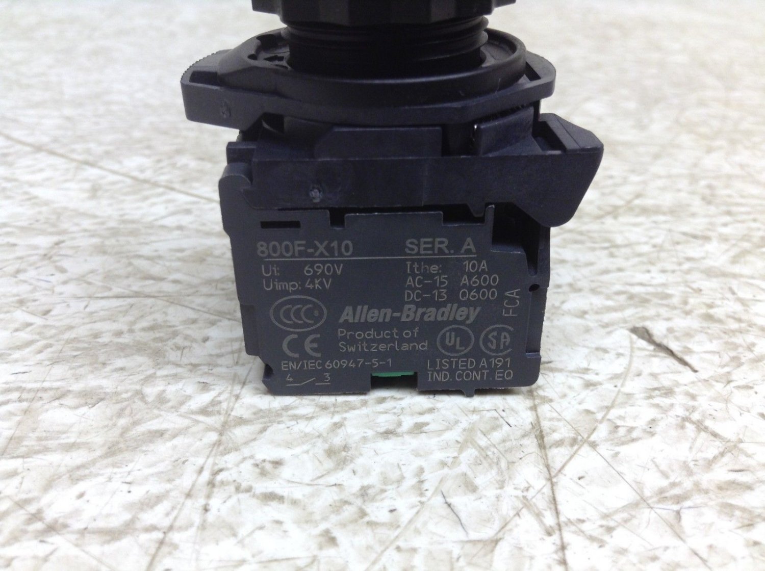 Allen Bradley 800F-X10 2 Position Maintained Key Selector 800F-X01 800FX10