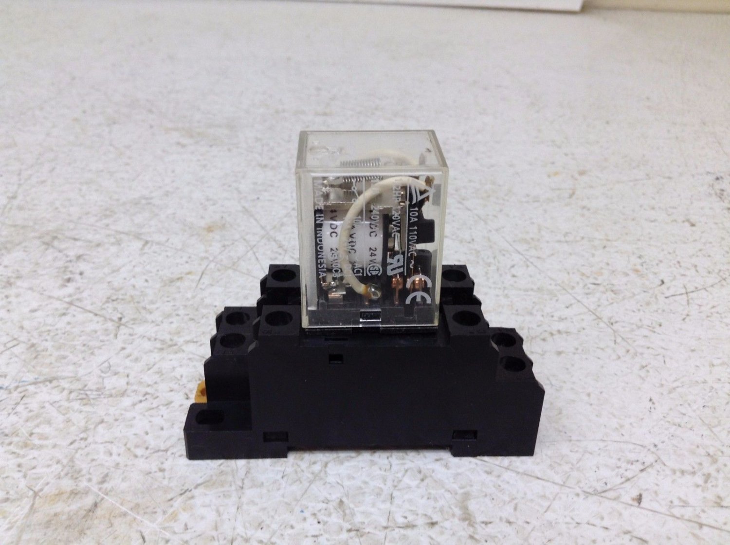 Omron LY2-0 24 VDC Coil Relay w/ Base LY20 (TSC)